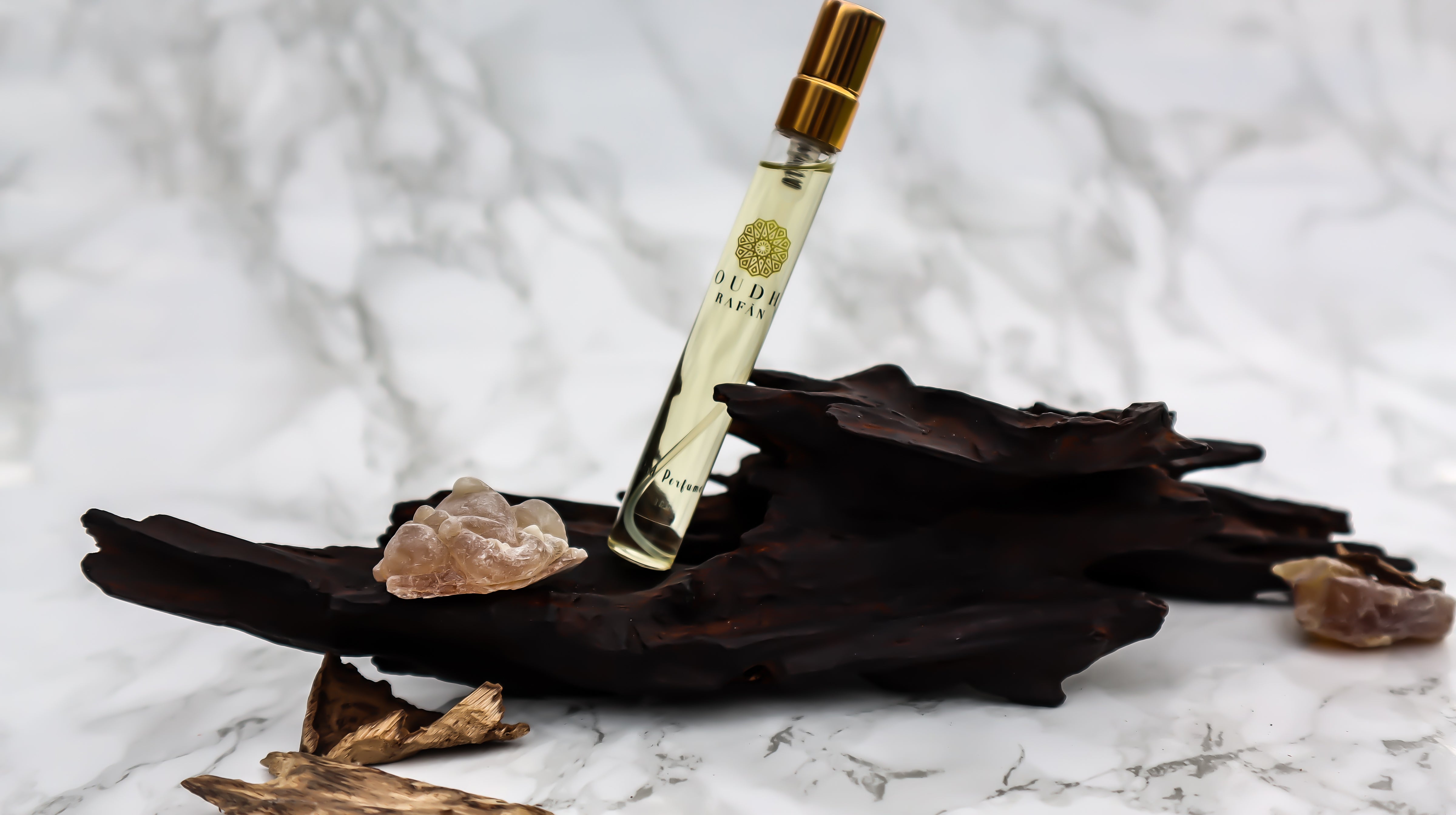 Petra - Luxury perfume in discovery size bottle 10ml - Iris, Cedar, Ro ...